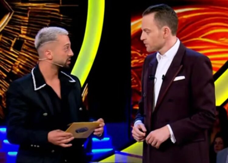 Cfarë ndodhi? Pasi ju dha cmimi i madh, rrjeti shpërthen ashpër ndaj ... Cfarë ndodhi? Pasi ju dha cmimi i madh, rrjeti shpërthen ashpër ndaj ...